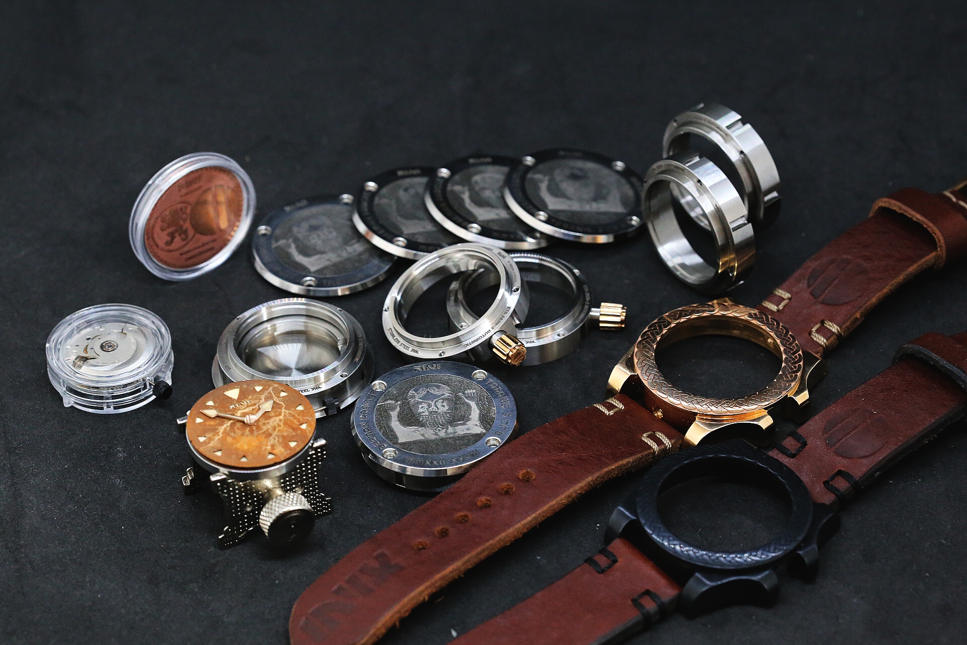 XIIVI – Bee Unique